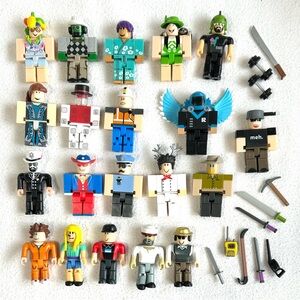roblox | Toys | Set Of 2 Roblox Action Figures And 1 Weaponsaccessories ...